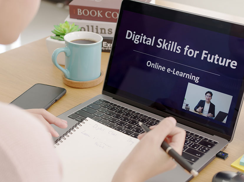 Creative BT-W5 Smart Bluetooth 5.3 Audio Transmitter with aptX Adaptive ...